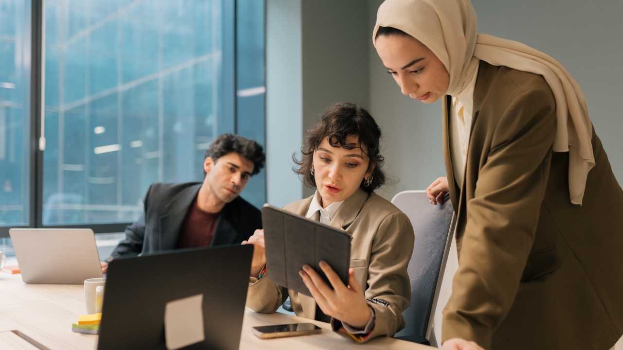 14 Hot Mess Looks That Scream Confidence & Creativity