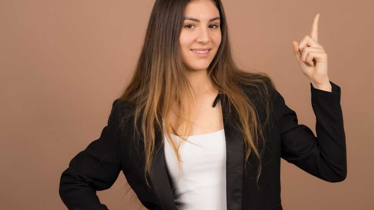 13 Stylish Outfit Ideas for News Reporters: Look Polished On-Screen